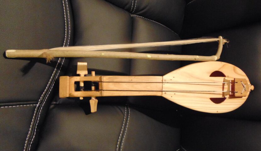 Rebec – Ein Moraharpa-Macher