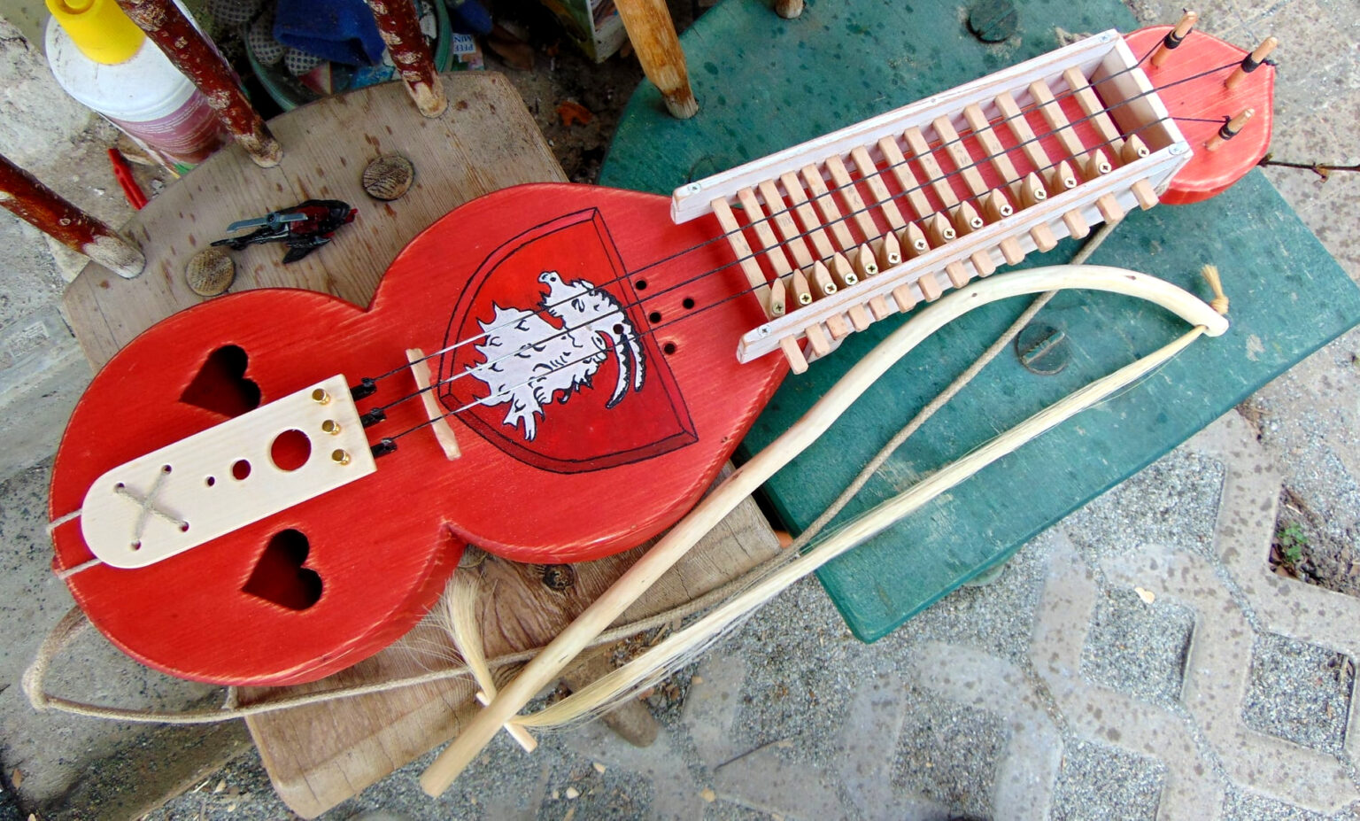 Bau der Moraharpa – Ein Moraharpa-Macher